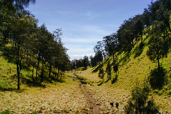 Sebuah Cerita Lain: Menapak Sejarah, Kehidupan dan Bentang Alam di ...