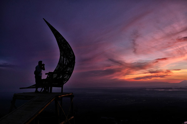 Kejarlah Semburat Matahari Pagi di Sukageuri View