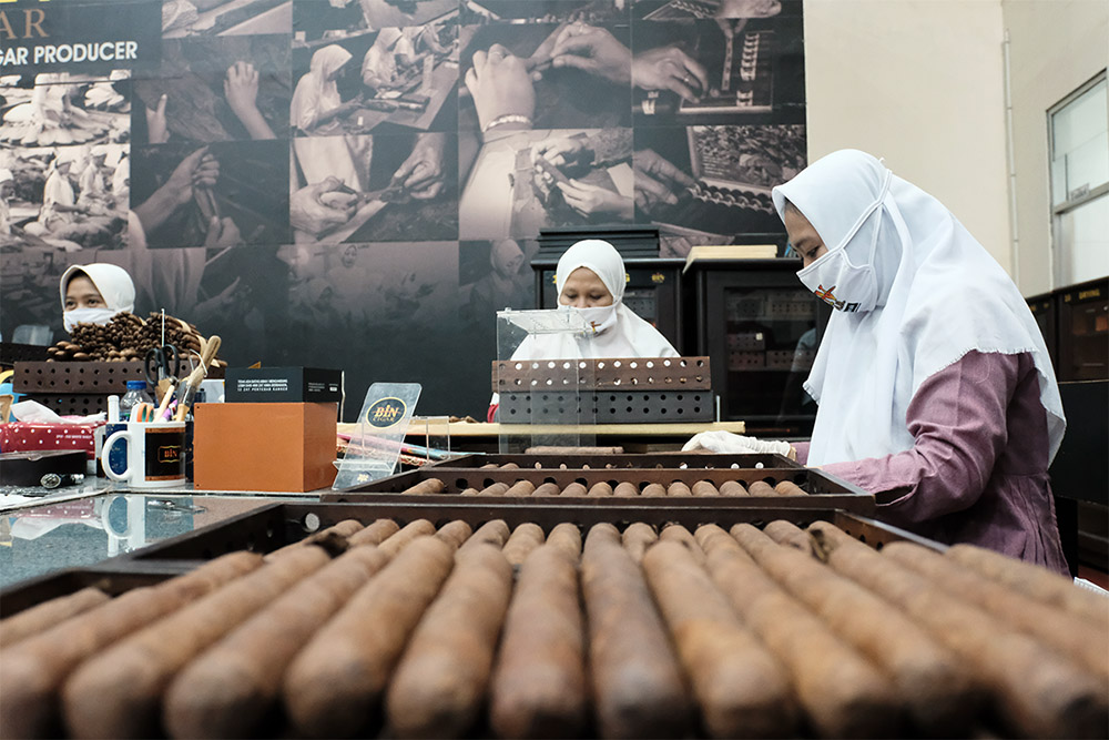 BIN Cigar Jadi Cerutu Kelas Dunia Karena Sentuhan Perempuan
