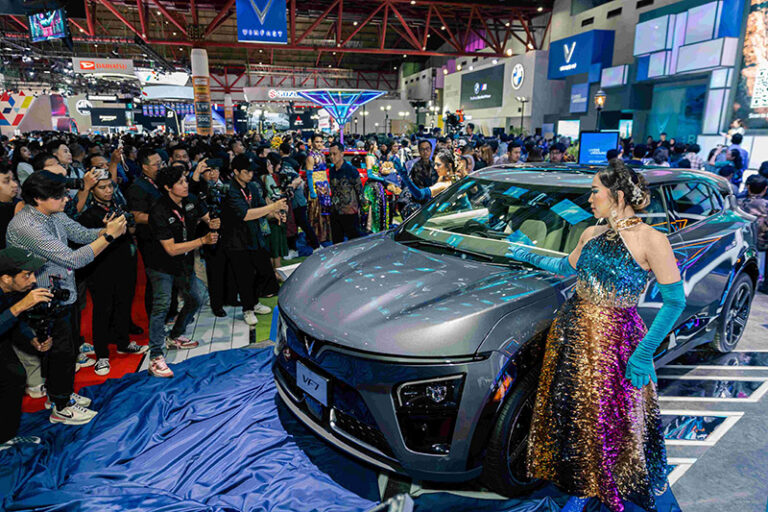 VinFast Resmi Meluncurkan Model Mobil Listrik Kemudi Kanan Pertamanya ...