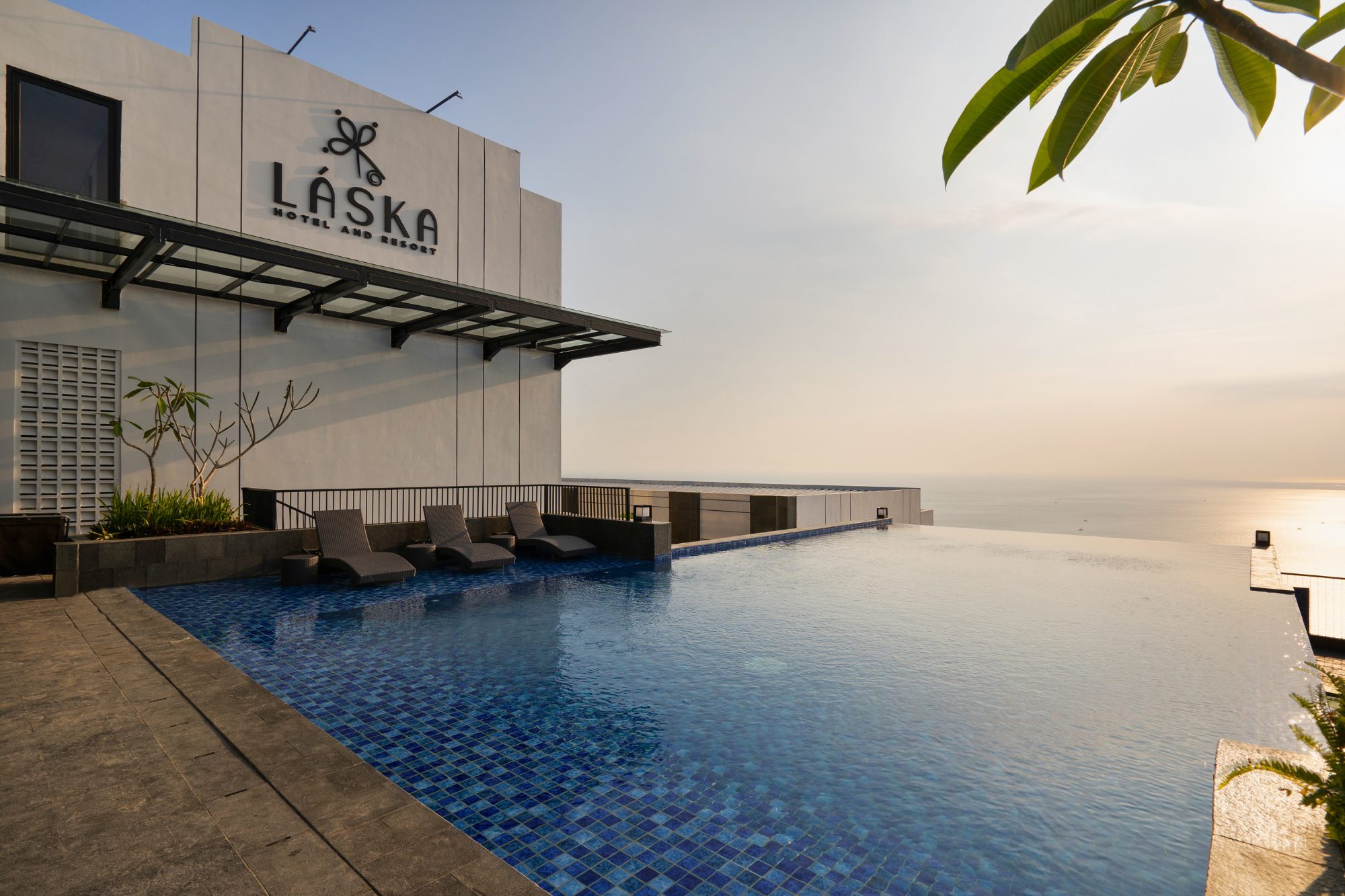 Menjelajahi Pesona Geopark Ciletuh dari Kemewahan Laska Hotel & Resort